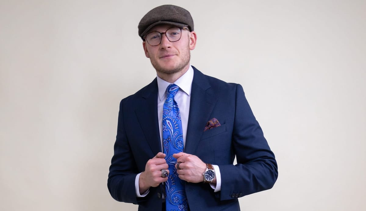 How to Wear a Navy Blue Suit (6 Outfit Ideas for Men)